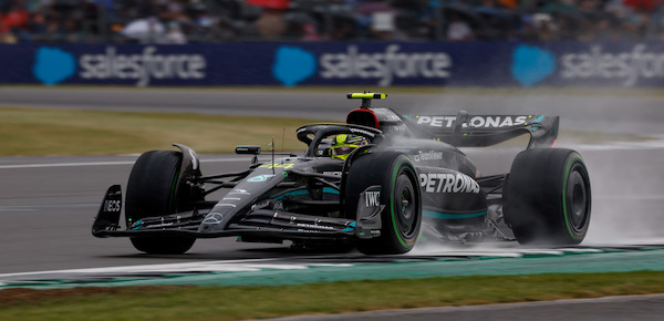 Lewis Hamilton: "Sterke prestatie McLaren is een wake-up call voor ...