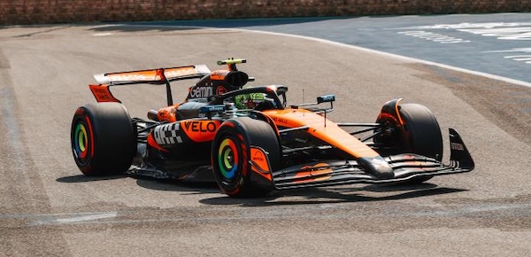 GP van Azerbeidzjan: eerste oefensessie: McLaren bovenaan, Max ...