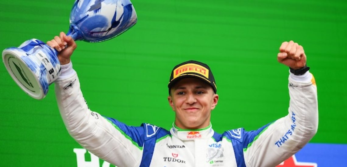 Isack Hadjar 'volledig kapot' maar dolblij met eerste F1-podium: "Alain ...